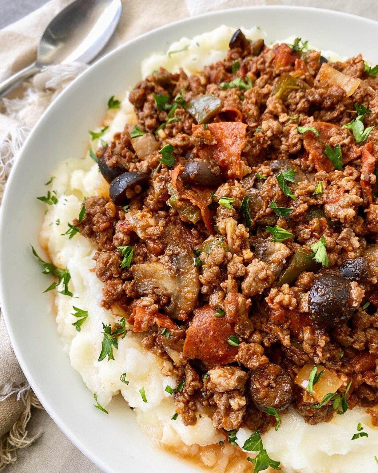 Slow Cooker Supreme Pizza Stew - Fit Slow Cooker Queen